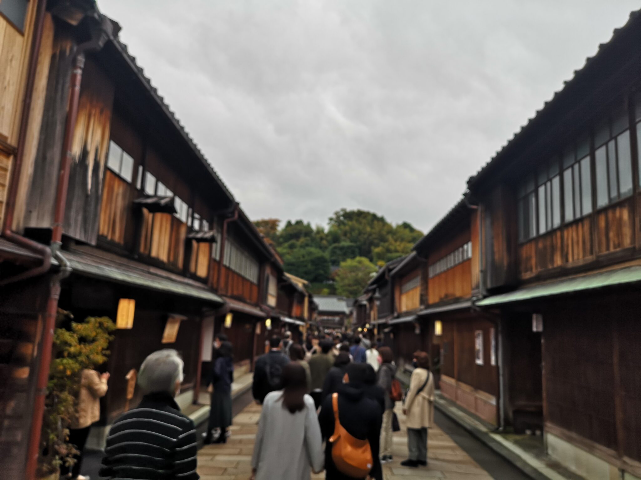 Tokyo to Kanazawa by Shinkansen and sightseeing | Mai and Chris Travel