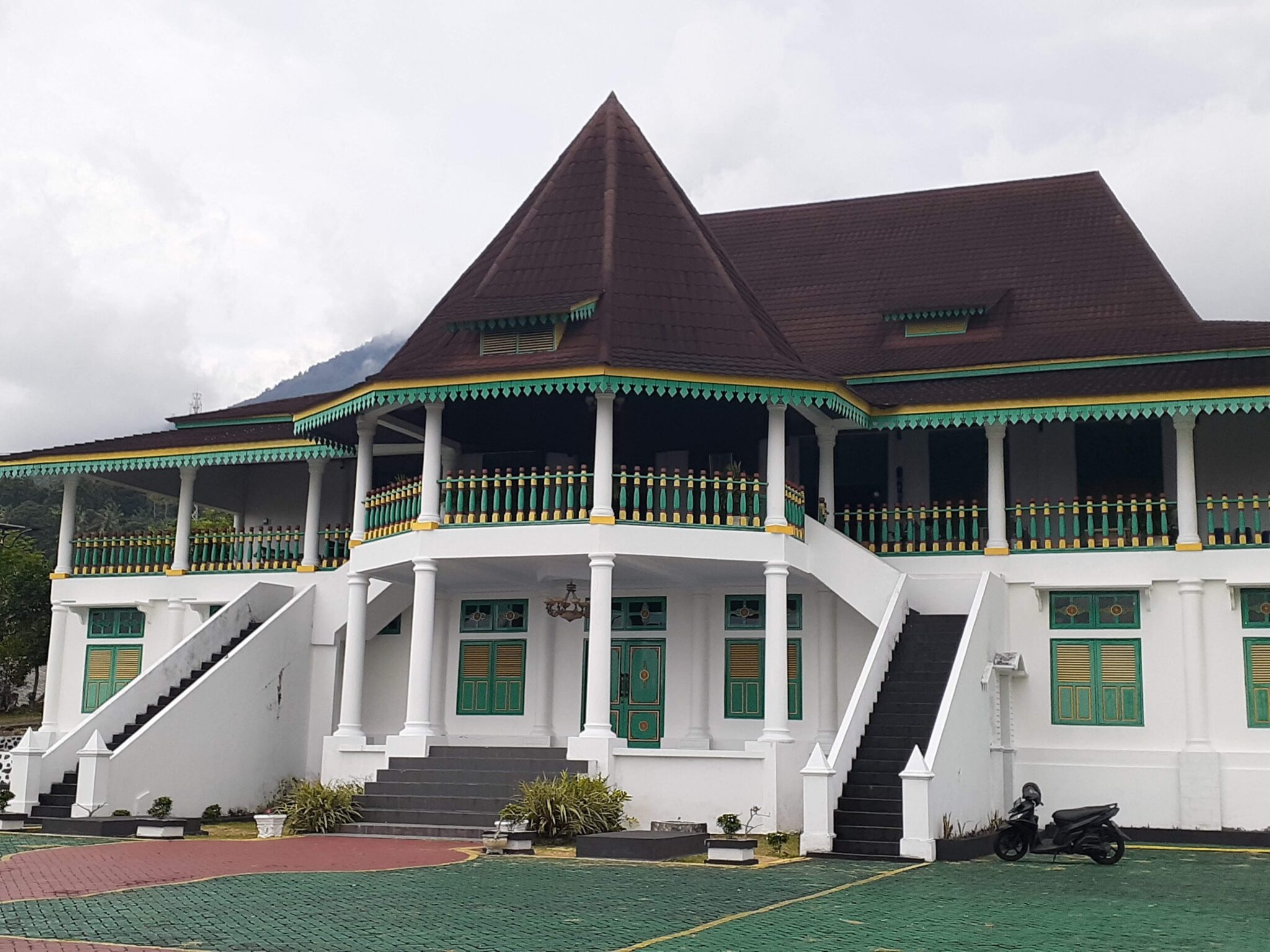 A Day Trip to Tidore Island from Ternate | Mai and Chris Travel