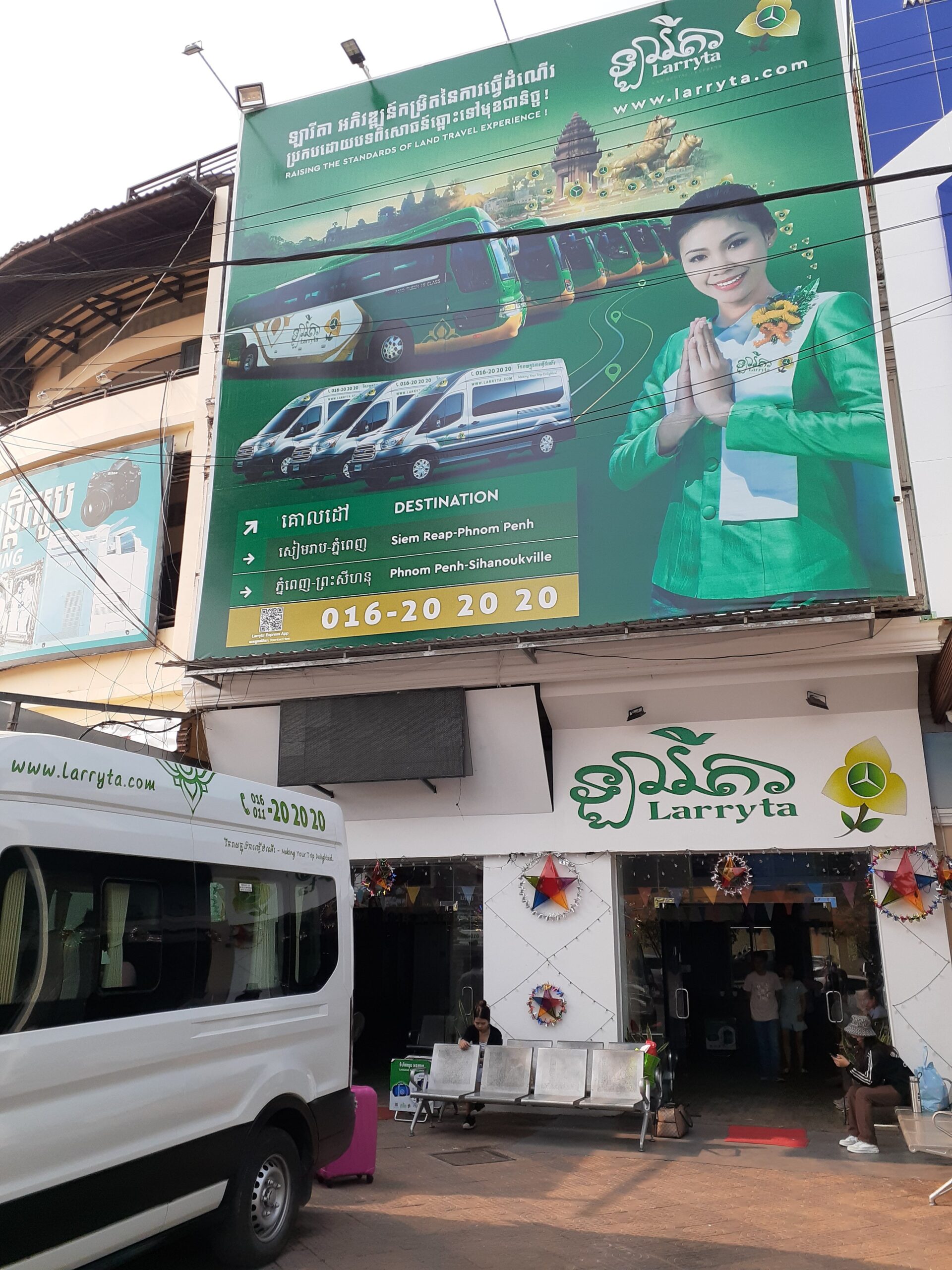 Bus Journey from Siem Reap to Phnom Penh | Mai and Chris Travel