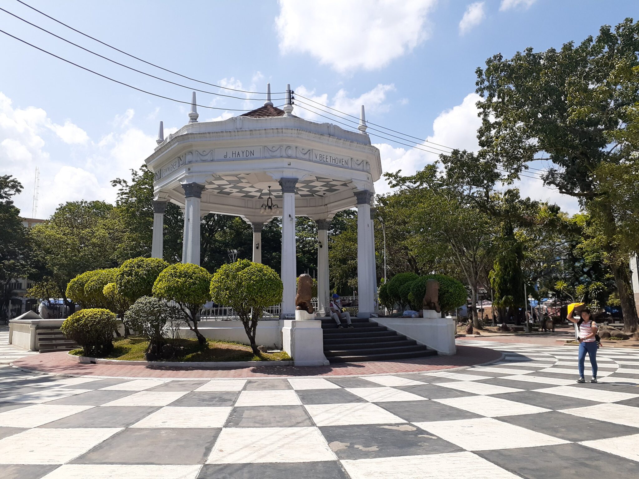 Quick tour of Bacolod City | Mai and Chris Travel