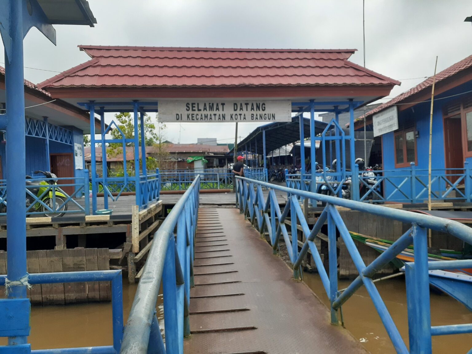 Watching Dolphins in the Mahakam River and Visiting Stilted Villages ...